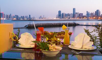 The Open-Hand Service Method: Proper Server Etiquette Explained