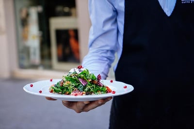 How to Become a Better Restaurant Server (6 tips and secrets)
