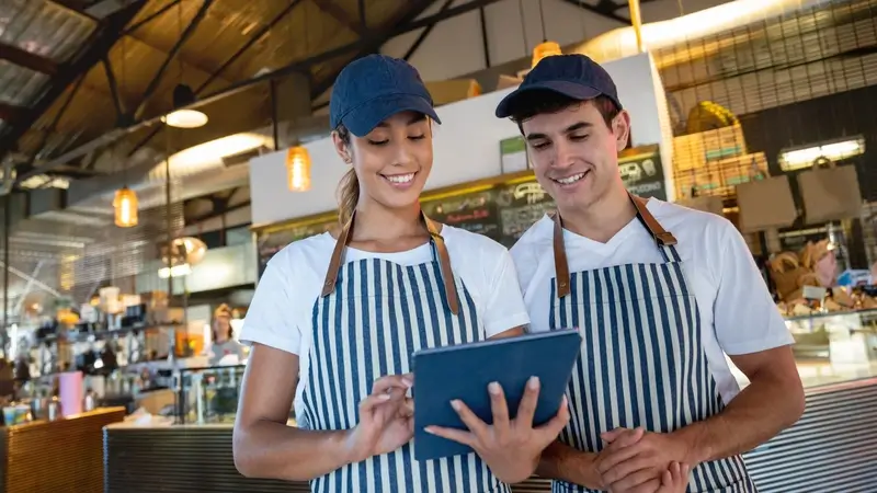 How To Lead Better Pre-Shift Restaurant Meetings