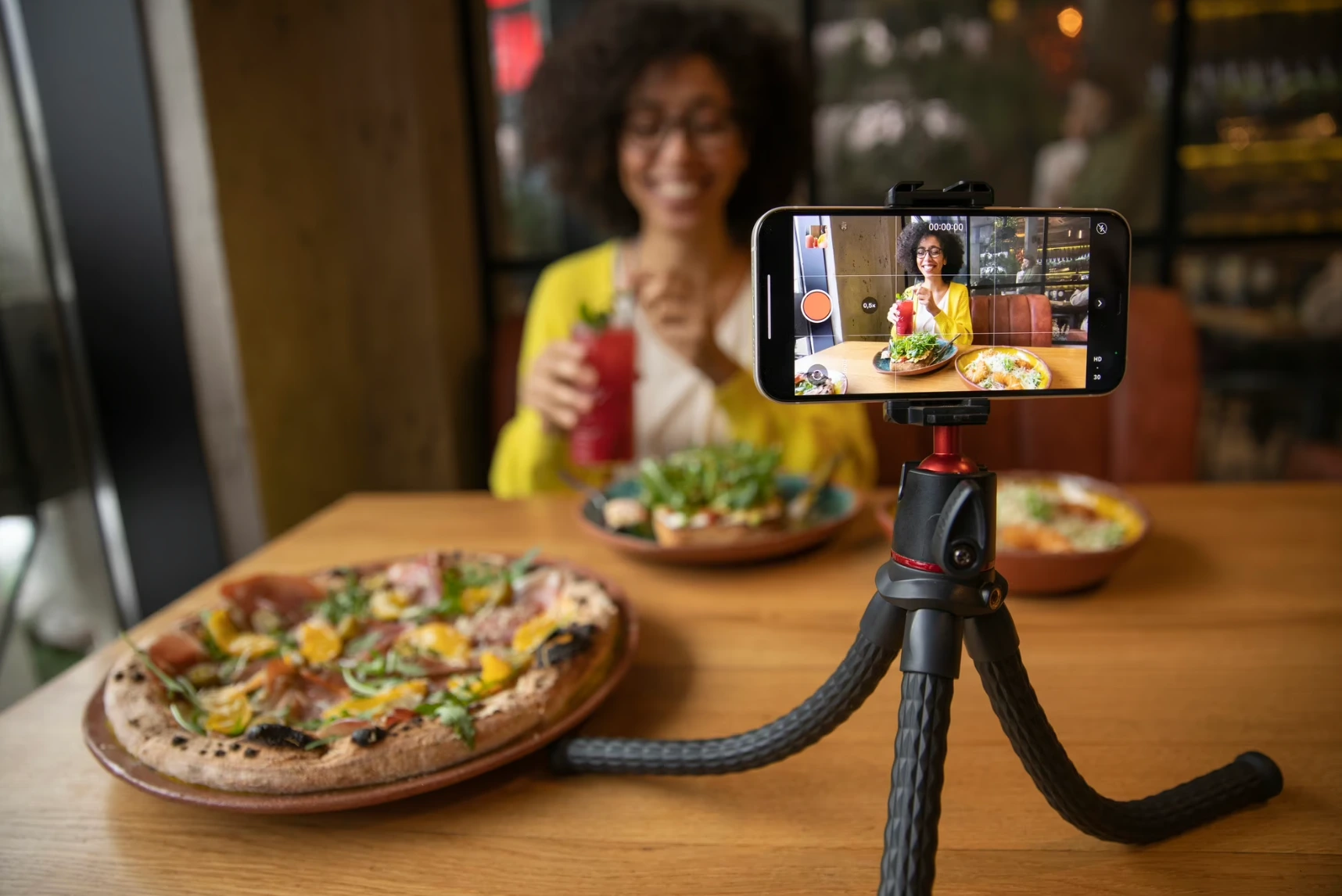 Who Are Restaurant Influencers? A Guide to Successful Collaborations